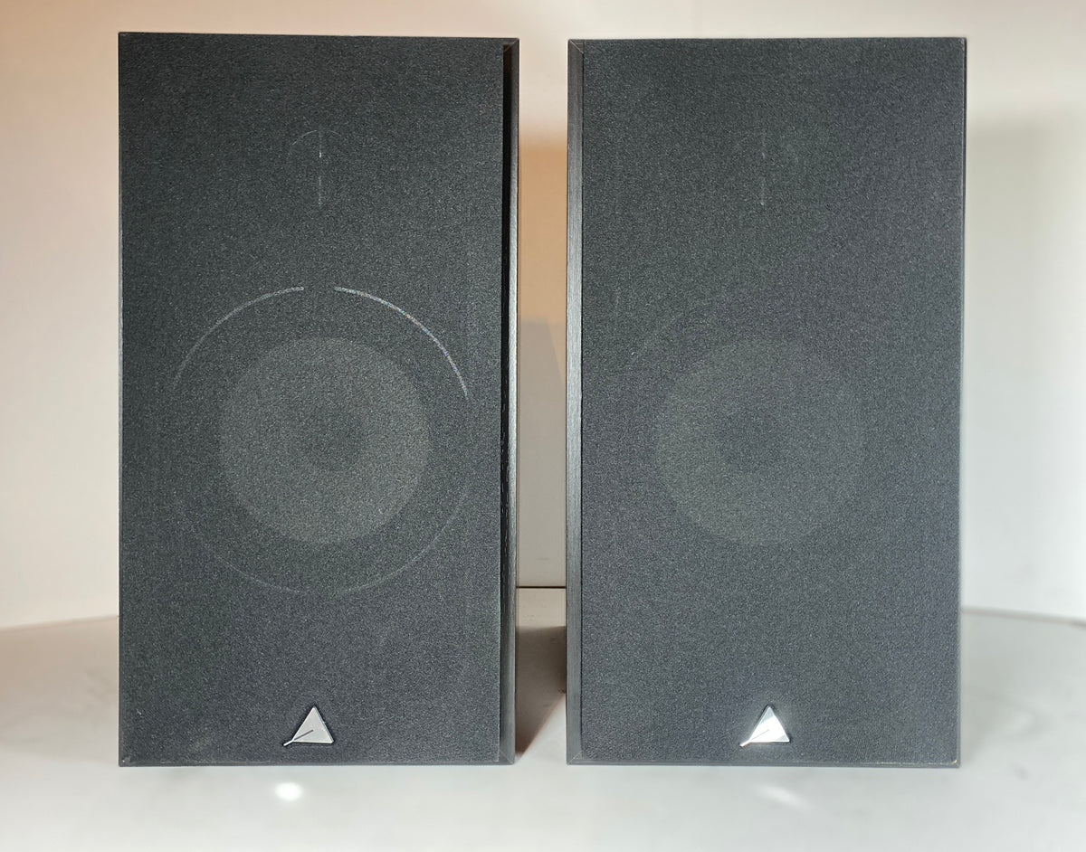 Triangle Borea BRO3 Bookshelf speaker pair – Turntable Treasures